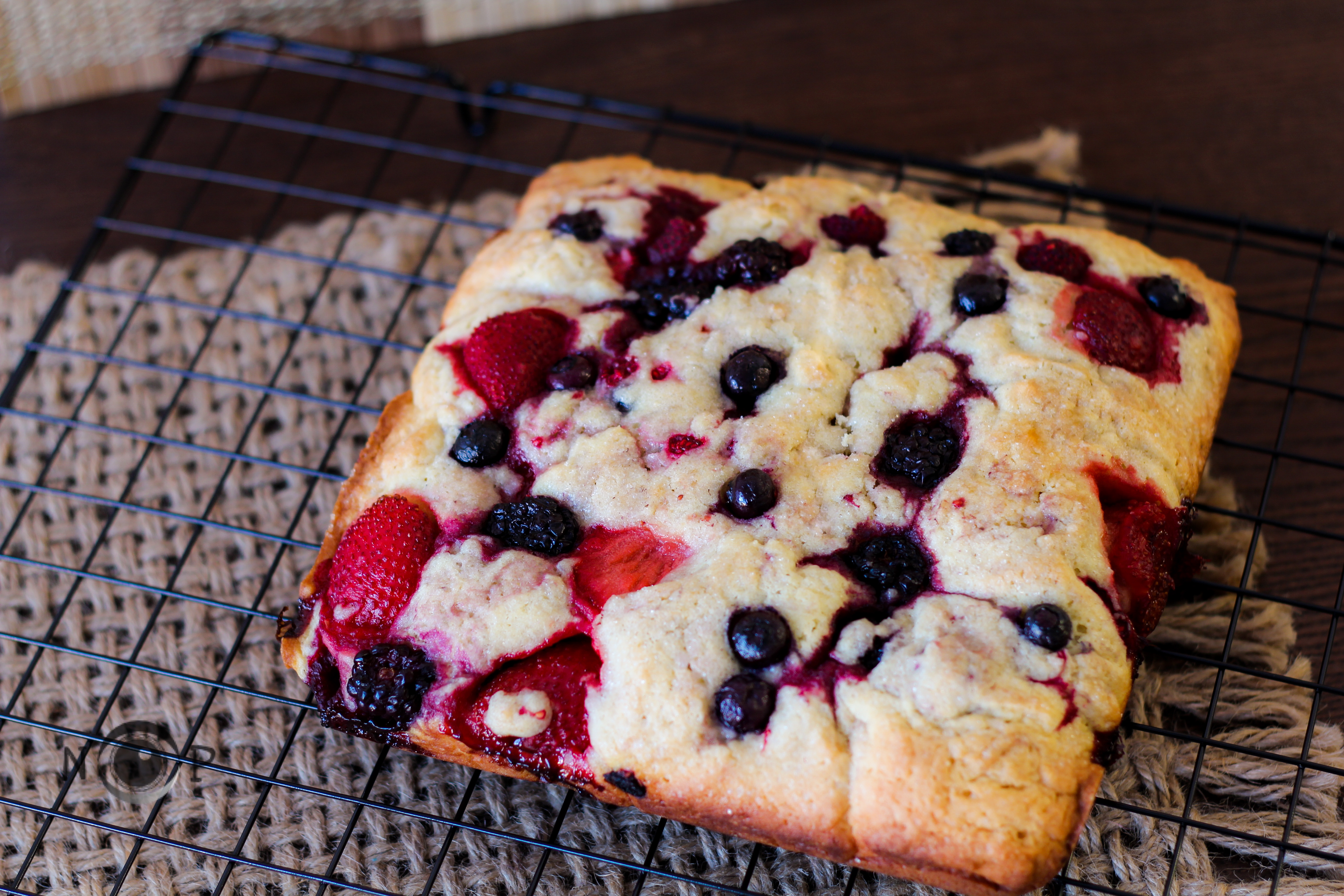 Berry Cake – A Plate of Happiness