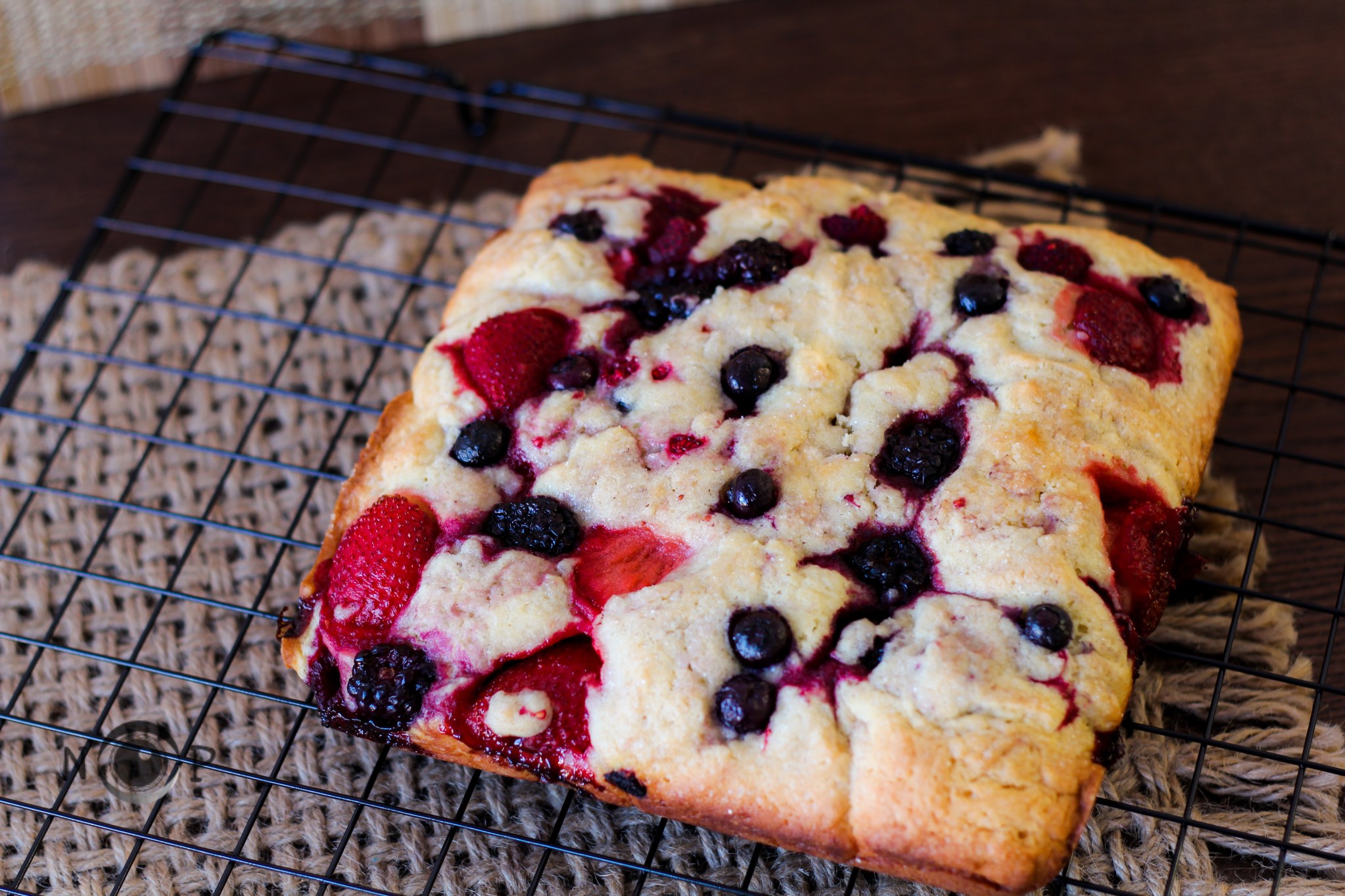 Berry Cake – A Plate of Happiness